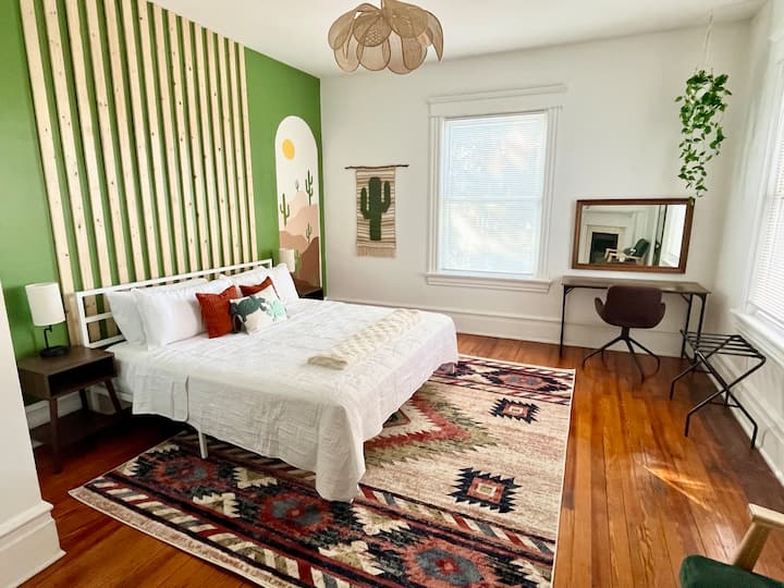 Cactus Loft At Pearl Manor - Roanoke, VA