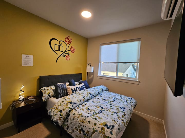 Davenchi Place Q Size Room # 2 - Mukilteo, WA