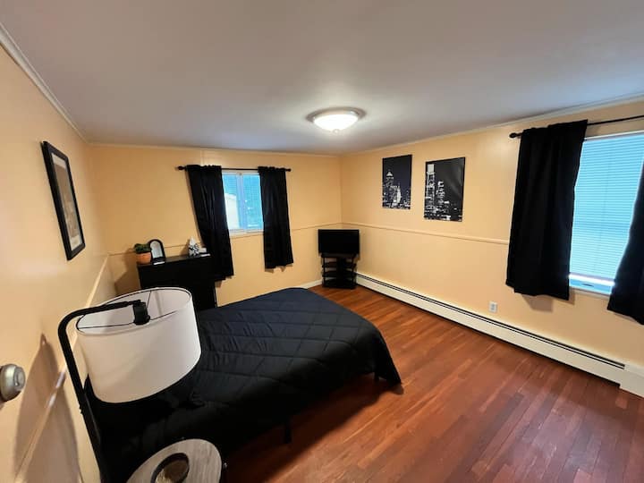 Binghamton Br And Bath Suite - Maine, NY