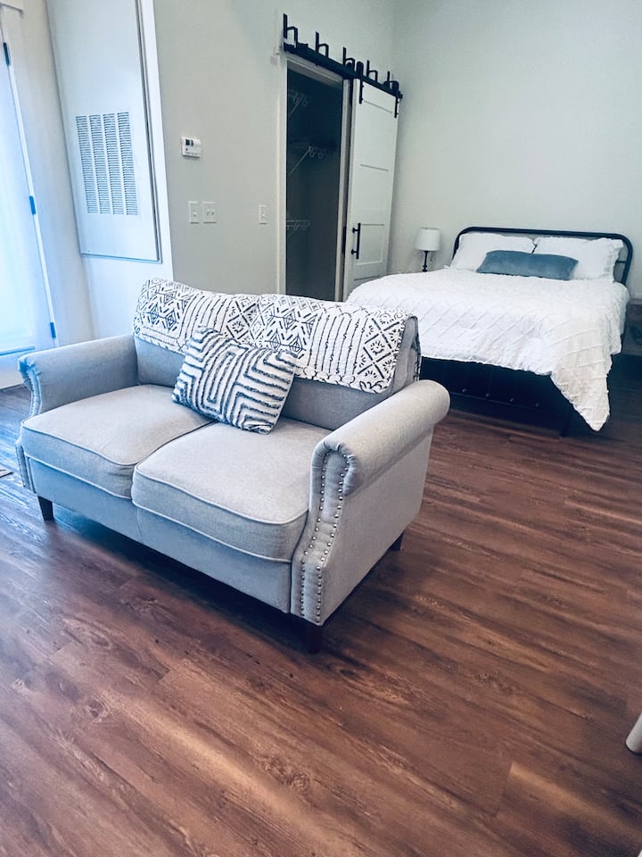 Sovereign Village Apt.108 Studio - London, OH