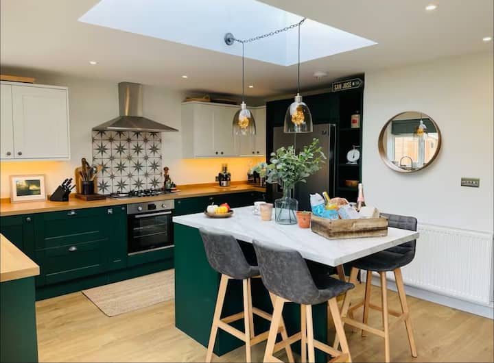 Stylish Coastal Home In Milford - Milford on Sea