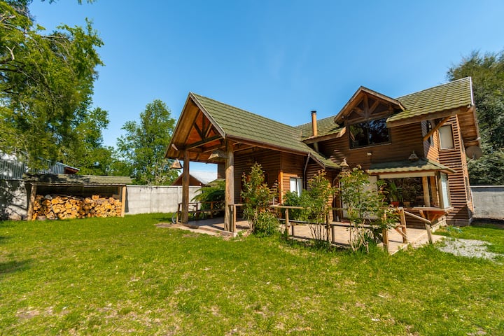 Hermosa Casa Con Jacuzzi Y Excelente Ubicación - Pucon