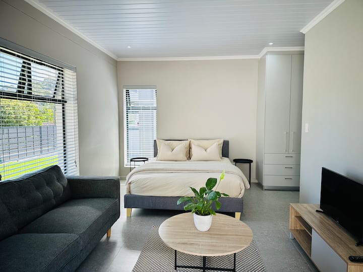 Little Mountain Cottage - George