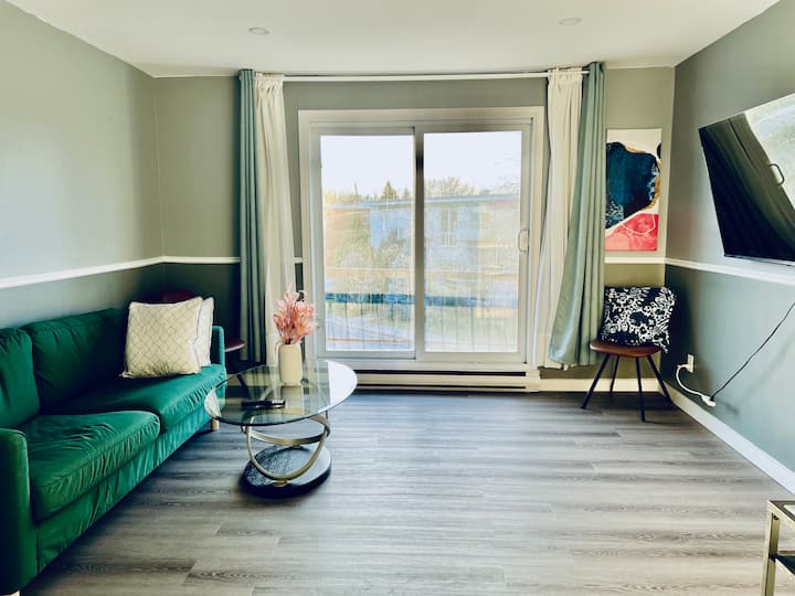 Near Montreal Central - Longueuil