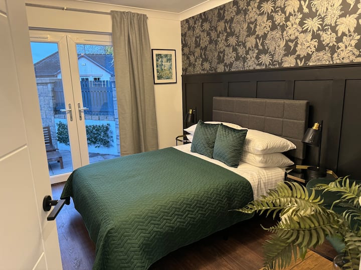 Newly Decorated Guest Suite (Double & Twin) - Perth