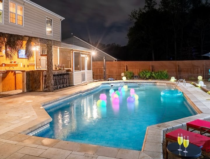 Tropical Oasis W/ Tiki Bar, Firepit, Seasonal Pool - Concord, NC