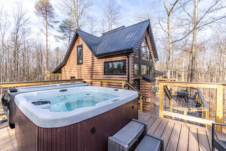 Treehouse "Lake Erie Lookout" Hot Tub & Fireplace - Erie, PA