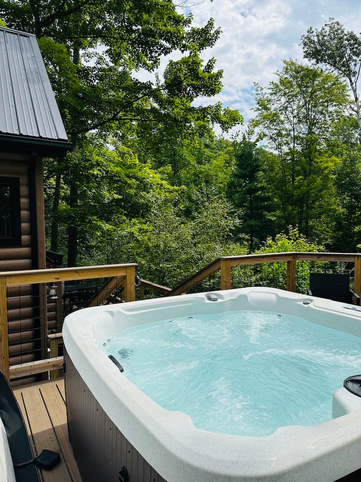 Lake Erie Lookout Treehouse, Hot Tub, Fireplace - Erie, PA