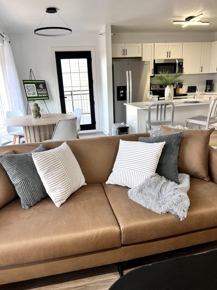 Luxury 2 Bed/2 Bath Condo-1 Block To Downtown - Iowa