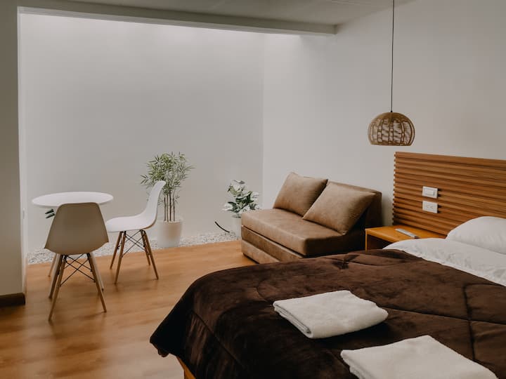 Habitación Independiente Con Baño Cerca Del Centro - Cuenca