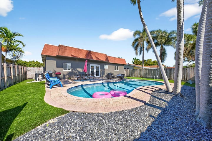 South Florida Oasis W/ Heated Pool/golf - Dania Beach, FL