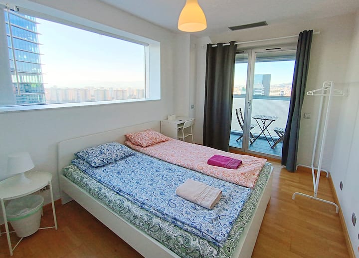 Bright Room With Nice View In A Modern Apartment - Viladecans