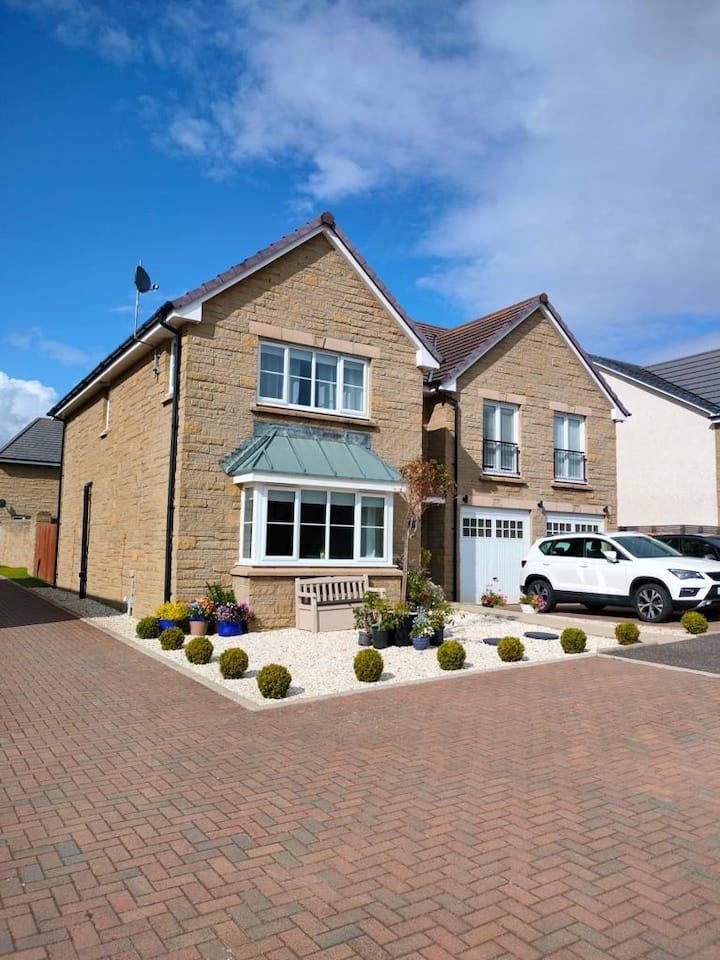 Room Within 5 Bedroom Home - Troon