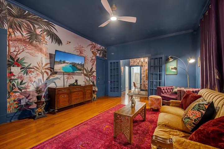 King Bed - Riverwalk - Pearl Brewery - Alamo - San Antonio, TX