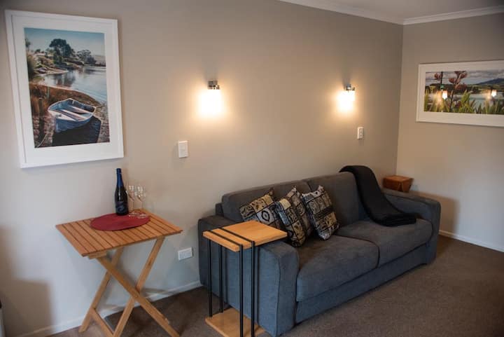 Raglan Best West Retreat, Walk To Beach - Raglan