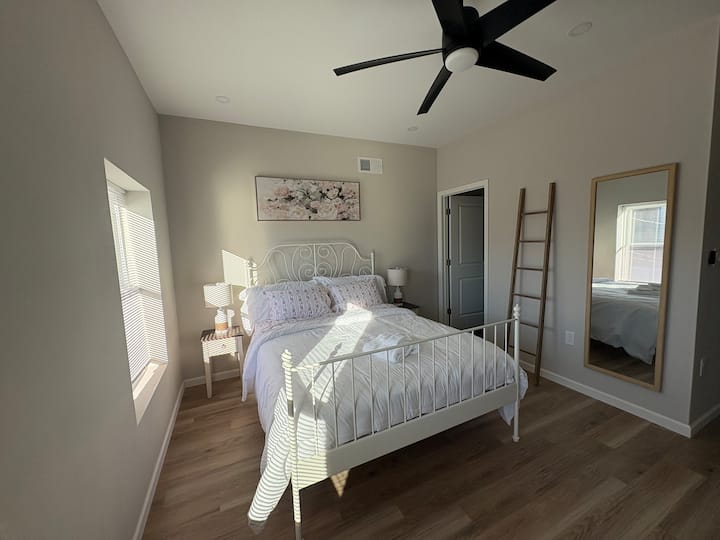 Cottagecore Cove (Suite A1) - Philadelphia, PA