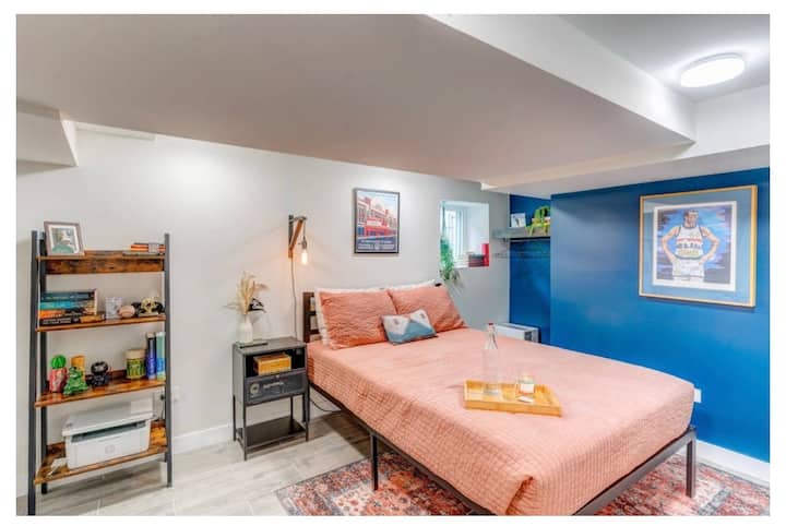 Charming Garden Unit Portage Park - Chicago, IL