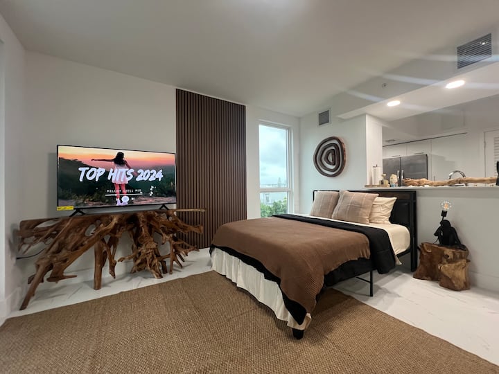 Upscale New Wood Home Pool Garage Beach 5 Min - Hollywood, FL