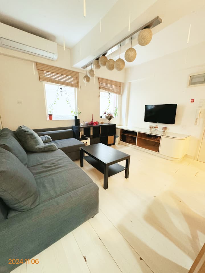Heart Of Central, Quiet Apartment. 1.5 Bed - Sai Ying Pun