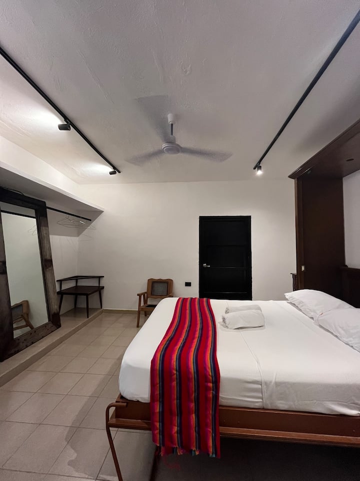 1970’s House, Parking And 4 Block To Central Park - Valladolid