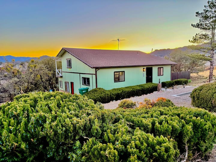 The Cowboy's Lookout - Prescott Views & Vibes - Prescott Valley, AZ