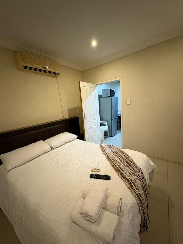Upmarket Affordable Accommodation Available. - Durban North