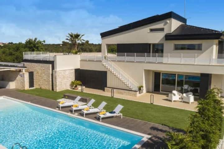 Villa Panoramica Con Piscina - Noci