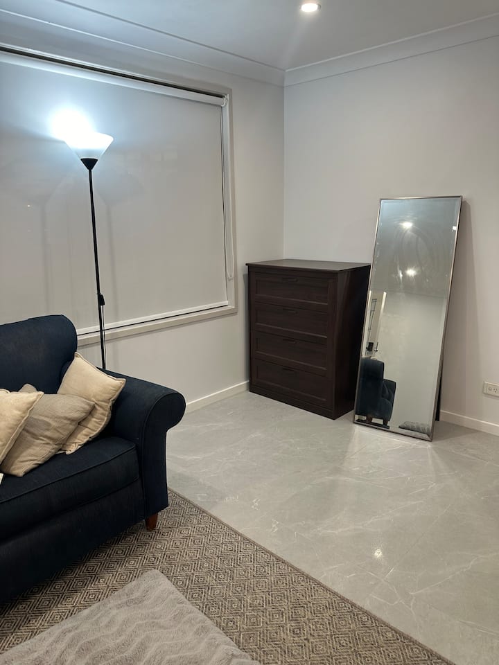 *Quiet, Warm , Private And Perfect New Home 4 Fam - Sydney