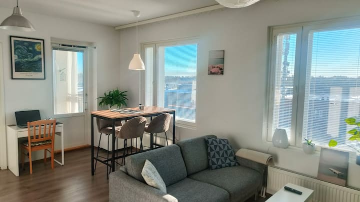 One-bedroom Top-floor Flat: Balcony & Forest Views - Tampere