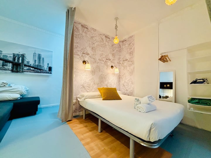 Palacio Real Gardenfront: Stylish&intimate Studio - Madrid