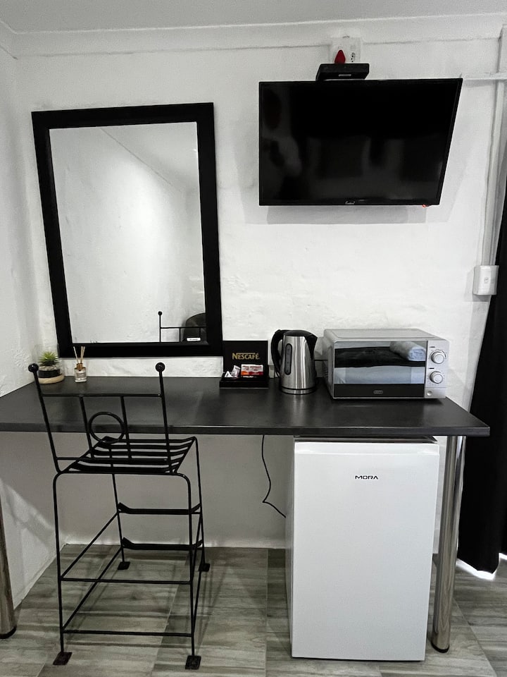 Unit 5 - Sleeps 2 - Cradock