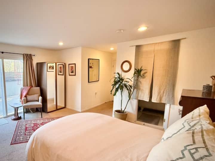 Private Bed And Bath With Mt Tam View Awaits You! - San Rafael, CA