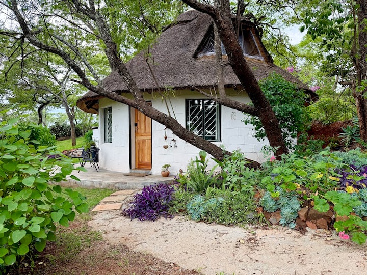 Charming Bush Cottage - Zimbabwe