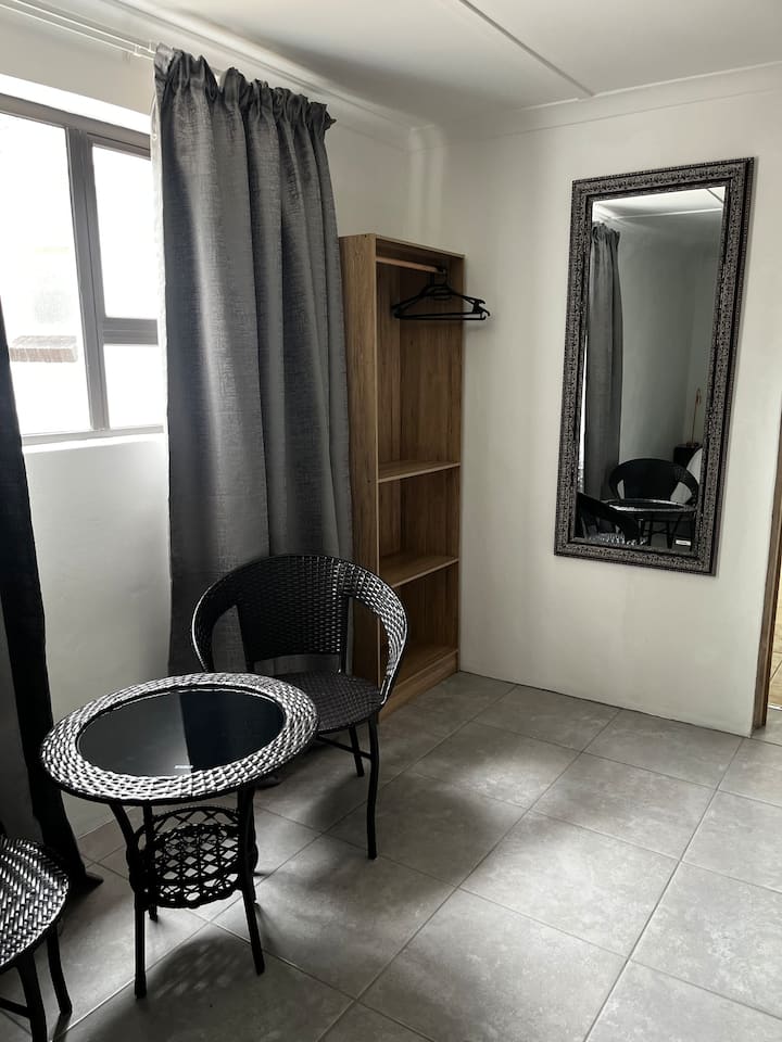 Unit 4 - Sleeps 2 - Cradock