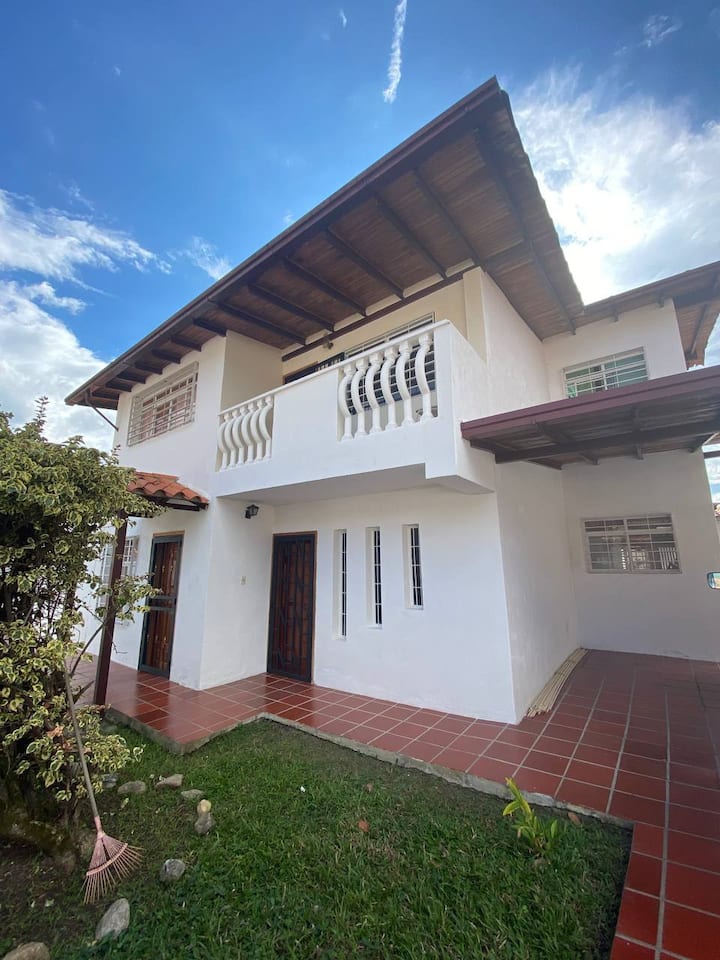 Amplia Casa - Venezuela