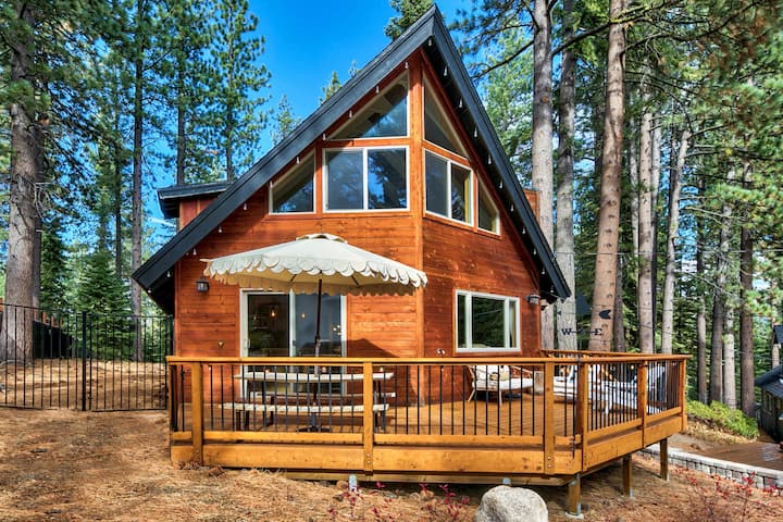Pine Ridge Cabin: Stylish A-frame, Game Room - South Lake Tahoe, CA