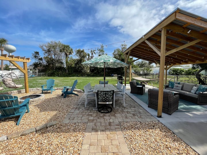 Sandy Seas Beach House - Daytona Beach, FL