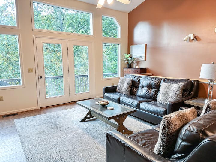 Sevan Mtn Retreat - Hot Tub, Pool Table, Views - Massanutten, VA