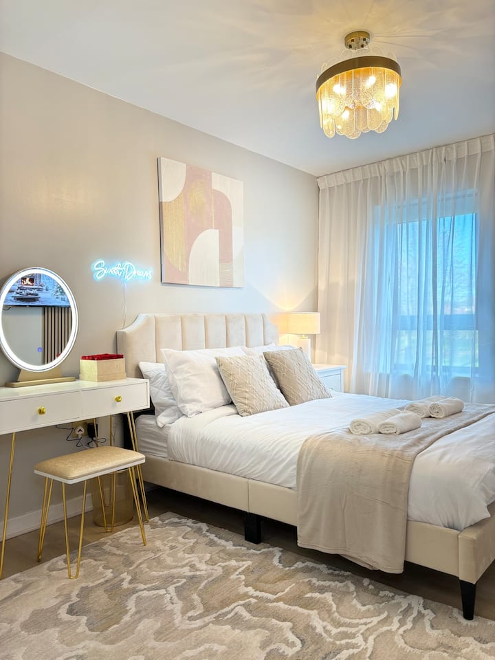 City Centre | Jacuzzi | Free Parking | Sleeps 6 - Leeds