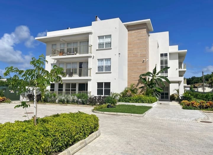 Modern & Cozy West Coast Condo In Gated Community - Barbados