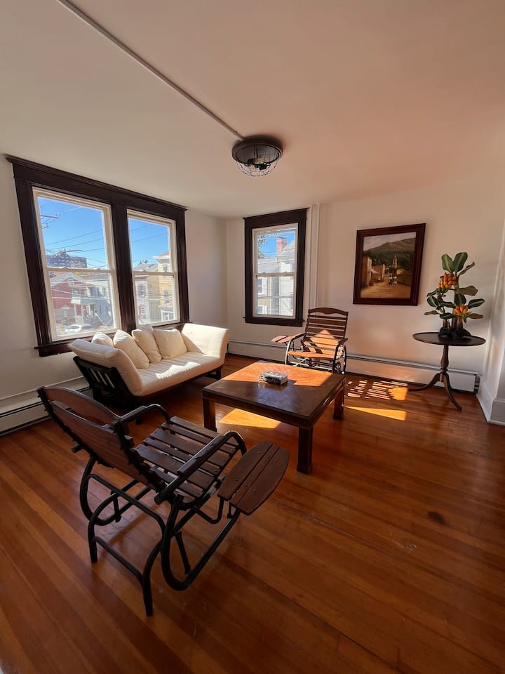 Poughkeepsie Ny Queen Bed Room - Highland, NY