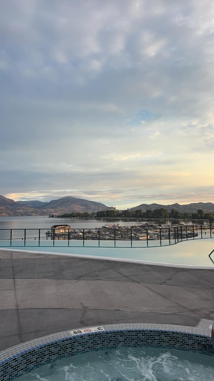 Aqua Lakeside Retreat | Pool, Sauna & Cold Plunge - Kelowna
