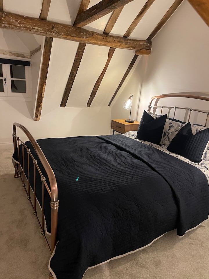 2 Bed Refurbished Quaint Cottage Kingsize Bed - 케닐워스