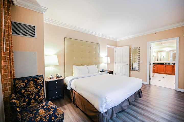 E32v2 1bd/2ba W/balcony/full Kitchen/pool/gym - Las Vegas