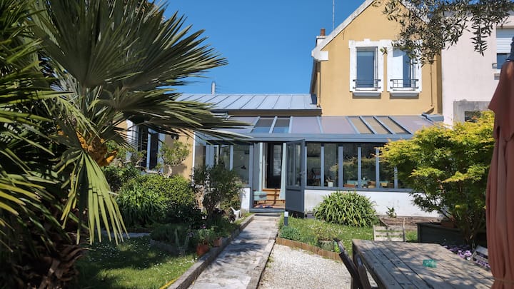 Maison De Charme Avec Jardin. - Brest