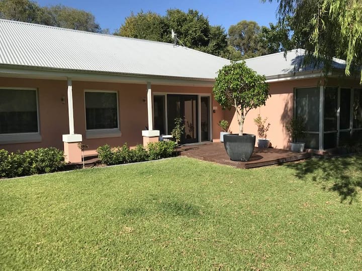 Treloar Trente-deux
(Pet Friendly) - Bunbury