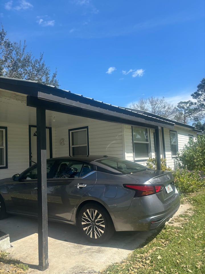 Two Bedroom Family House W Extra Room - Lake Garfield, FL