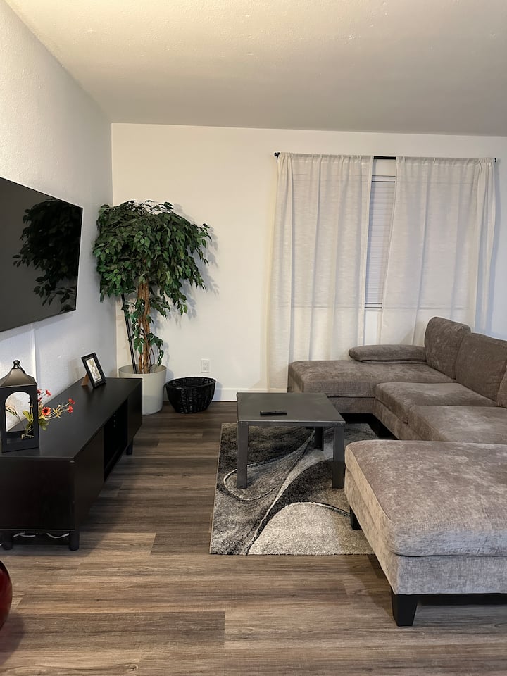 “Clean Modern Vegas Condo Steps From The Strip” - Las Vegas, NV