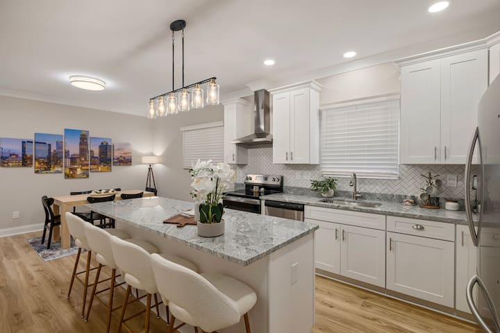 Unwind Cozy Home Near Uptown| Blocks To Camp North - Charlotte