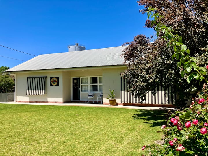 Gums N' Roses B&b - Kaniva